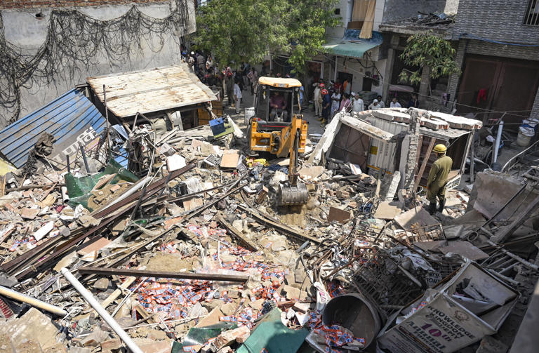 House collapses in LPG blast in Delhi's Mukundpur; 11 wounded, 1 critical