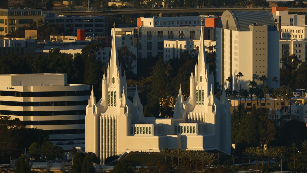 16 celebrities who grew up Mormon
