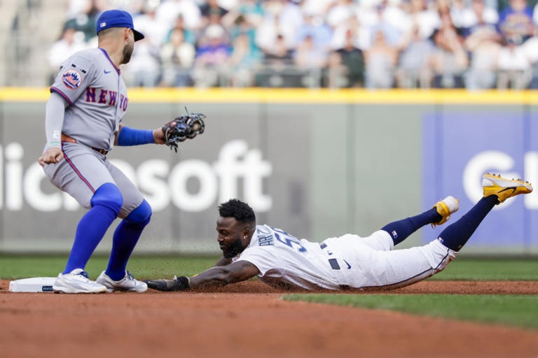 Cole Young's 10th-inning bloop hit leads Mariners past Mets