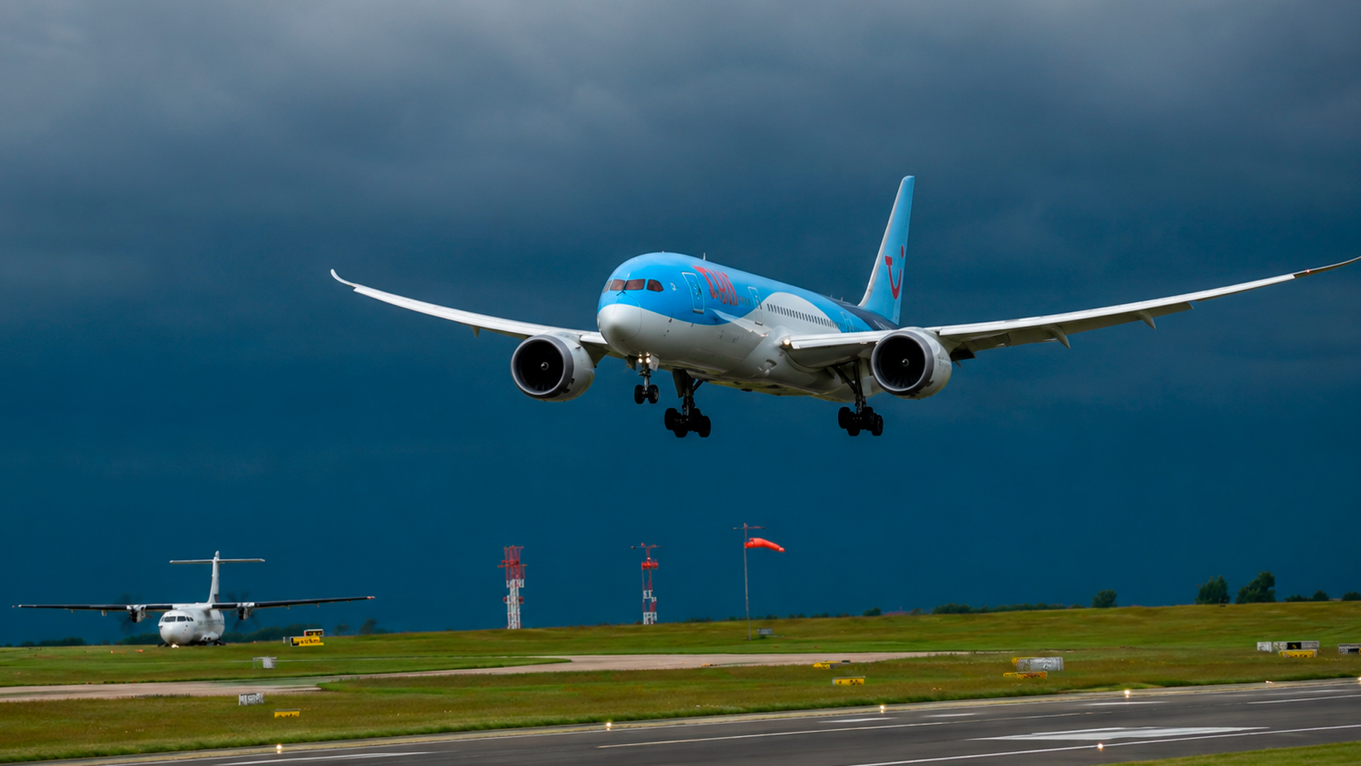 TUI 787 wings bend in strong winds