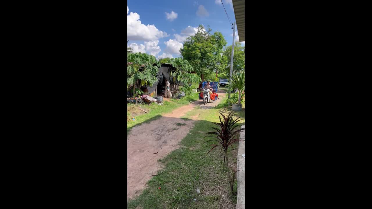 Delivery rider hurls parcel to resident in 'super express' delivery
