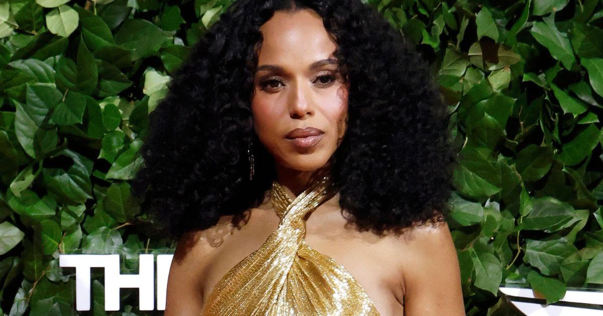 Kerry Washington's Oscar de la Renta gown is held up by a single strap
