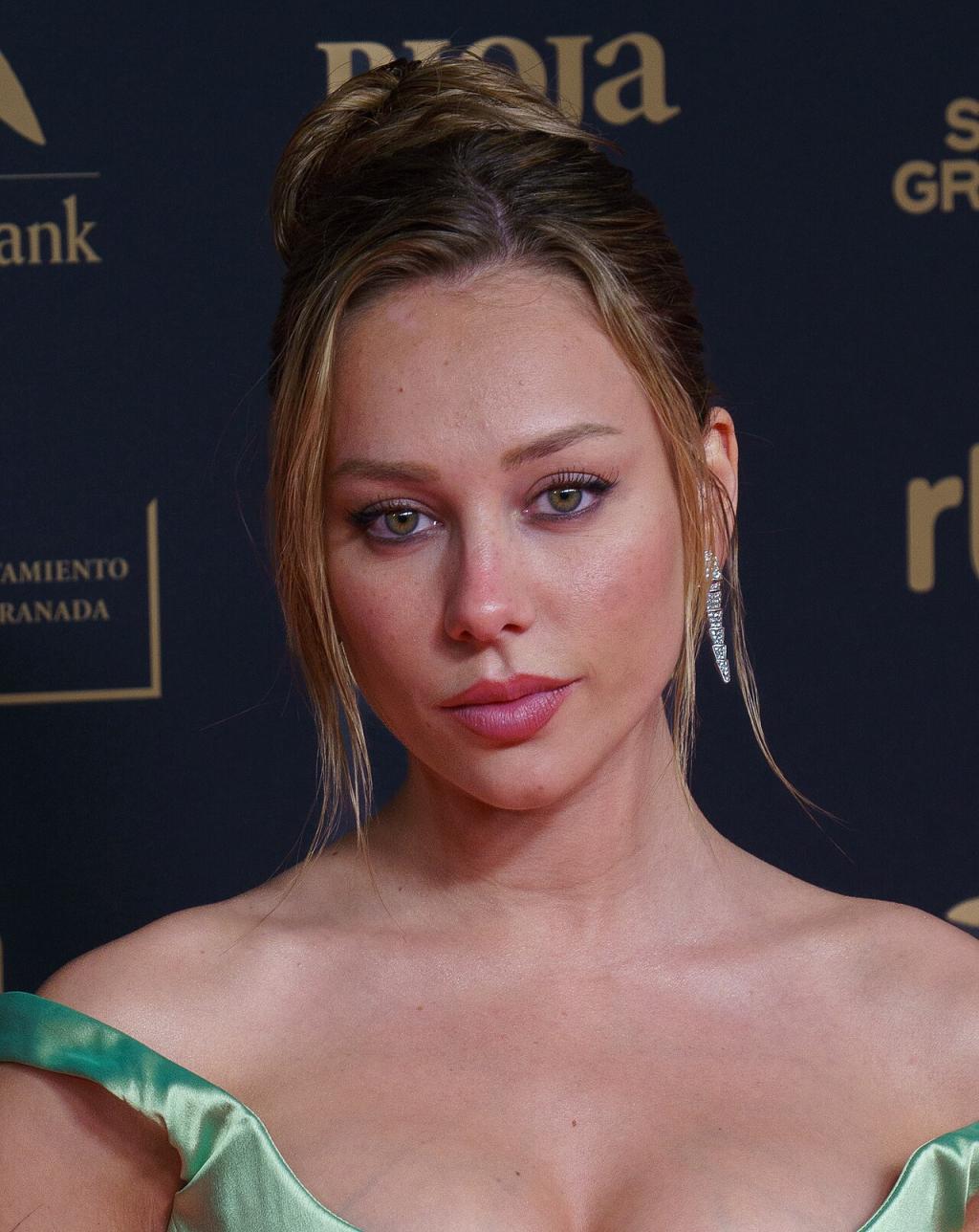 Ester Expósito et Bad Bunny : la complicité qui enflamme Madrid et les ...