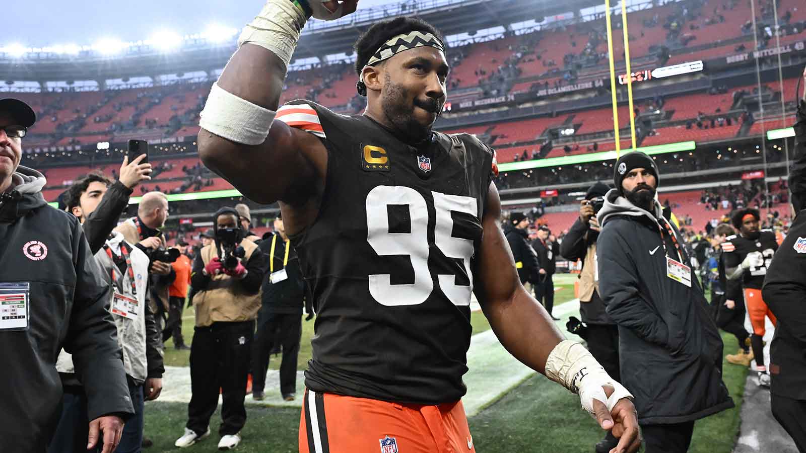 Myles Garrett says goodbye to Browns fans after Rams trade