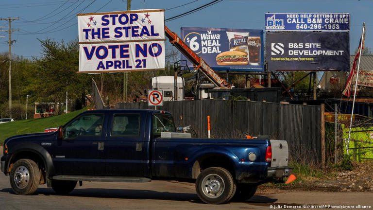 Virginia voters approve plan that could boost Democrats' seats in Congress