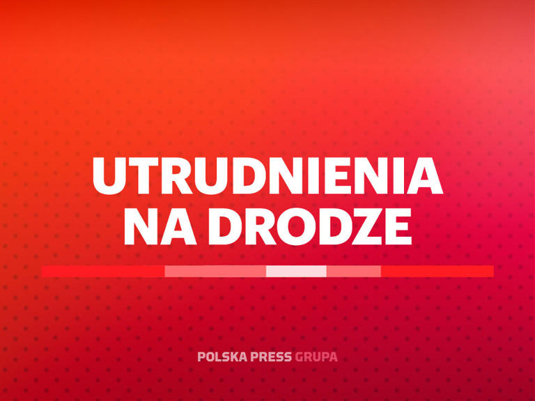 Niezabezpieczony ładunek spadł na drogę krajową numer 9 w Ostrowcu ...