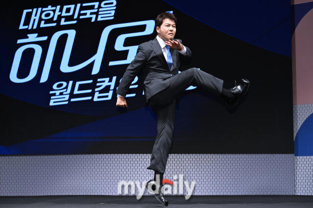 [MD포토] 전현무 힘찬 슛, 역시 예능인