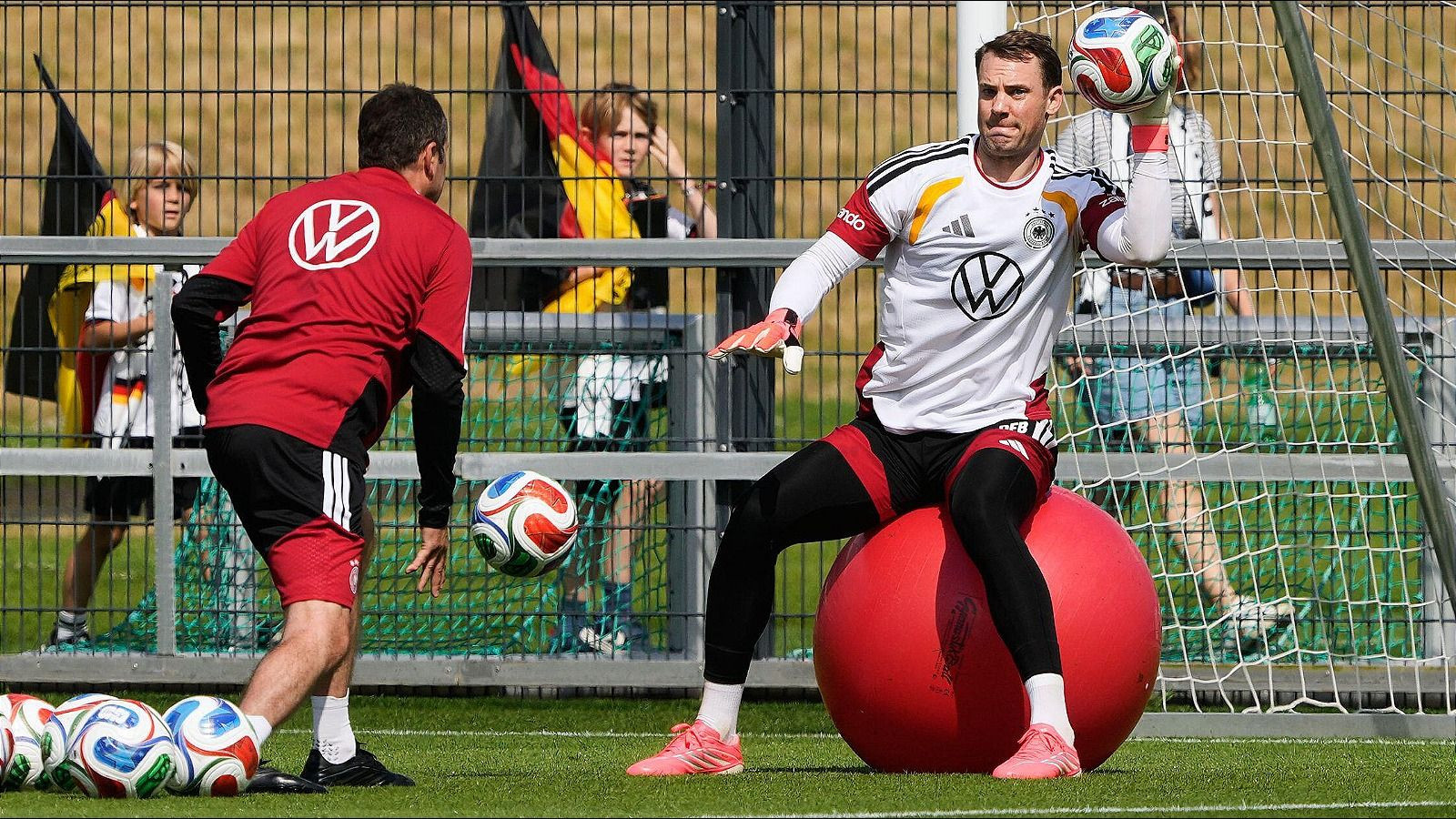 'Fit' Manuel Neuer back in Germany training camp ahead of World Cup