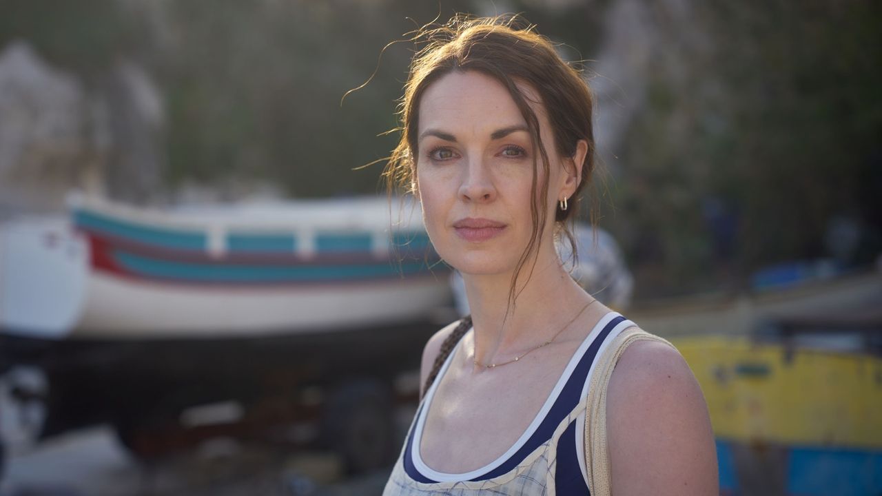 Two weeks in August ending explained - what happens to Zoe at the end ...