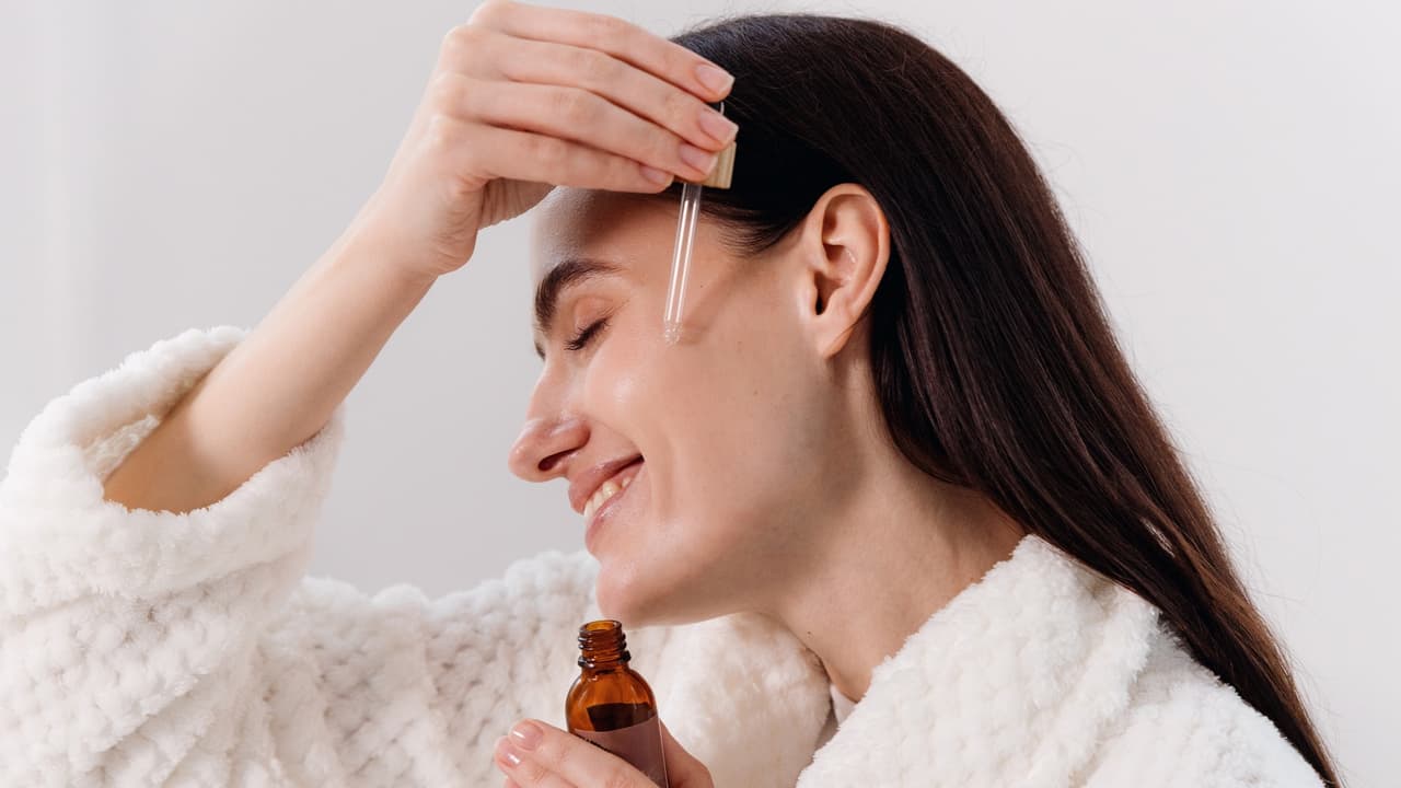 DIY serum: Skip parlours! Glow all summer with a ₹50 hydrating fix!