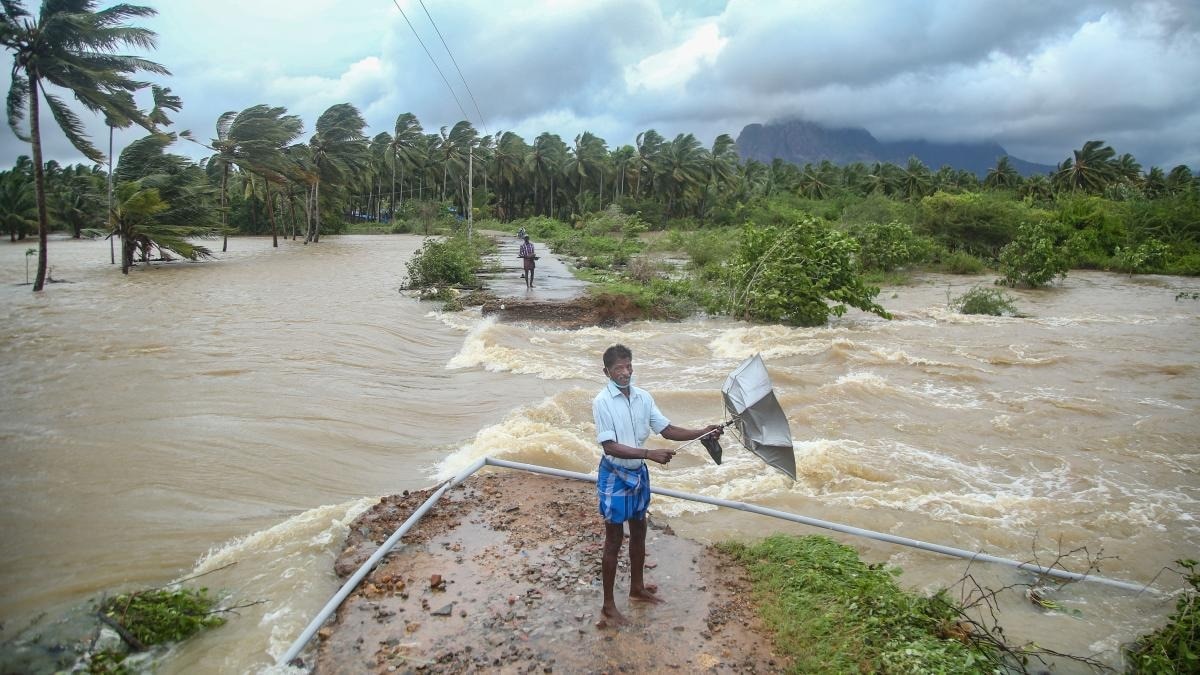 IMD confirms monsoon onset on June 4, issues very heavy rain alert for ...