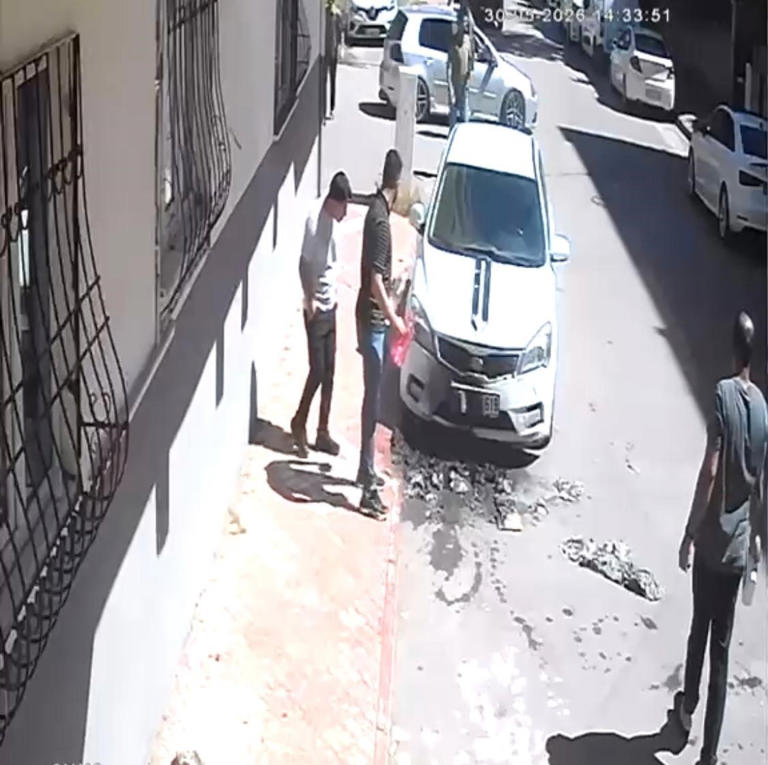 Batman’da çocukların yaktığı karton, park halindeki otomobili tutuşturdu