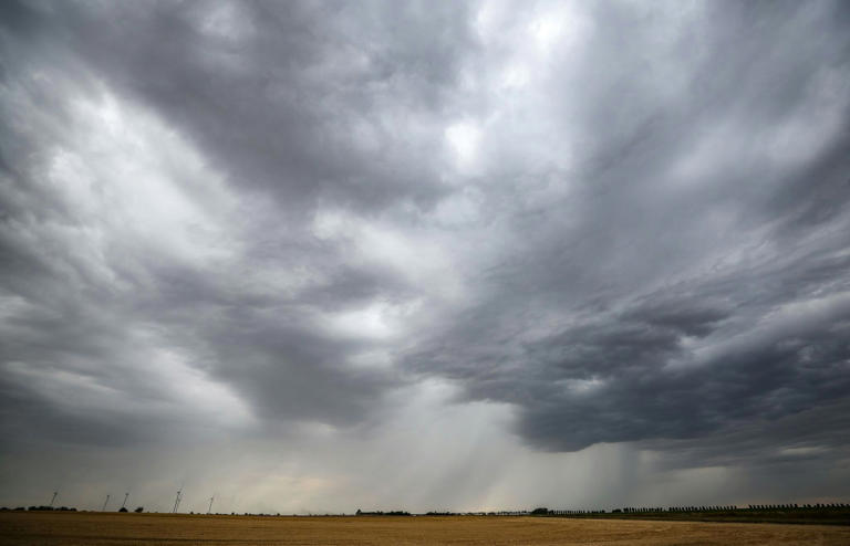 DWD warnt vor Unwetter: Starkregen und Hagel ziehen ab Mittag durch NRW
