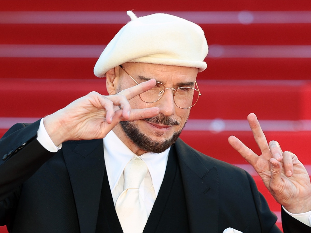 How to pull off John Travolta’s silly little beret and not look mimecore
