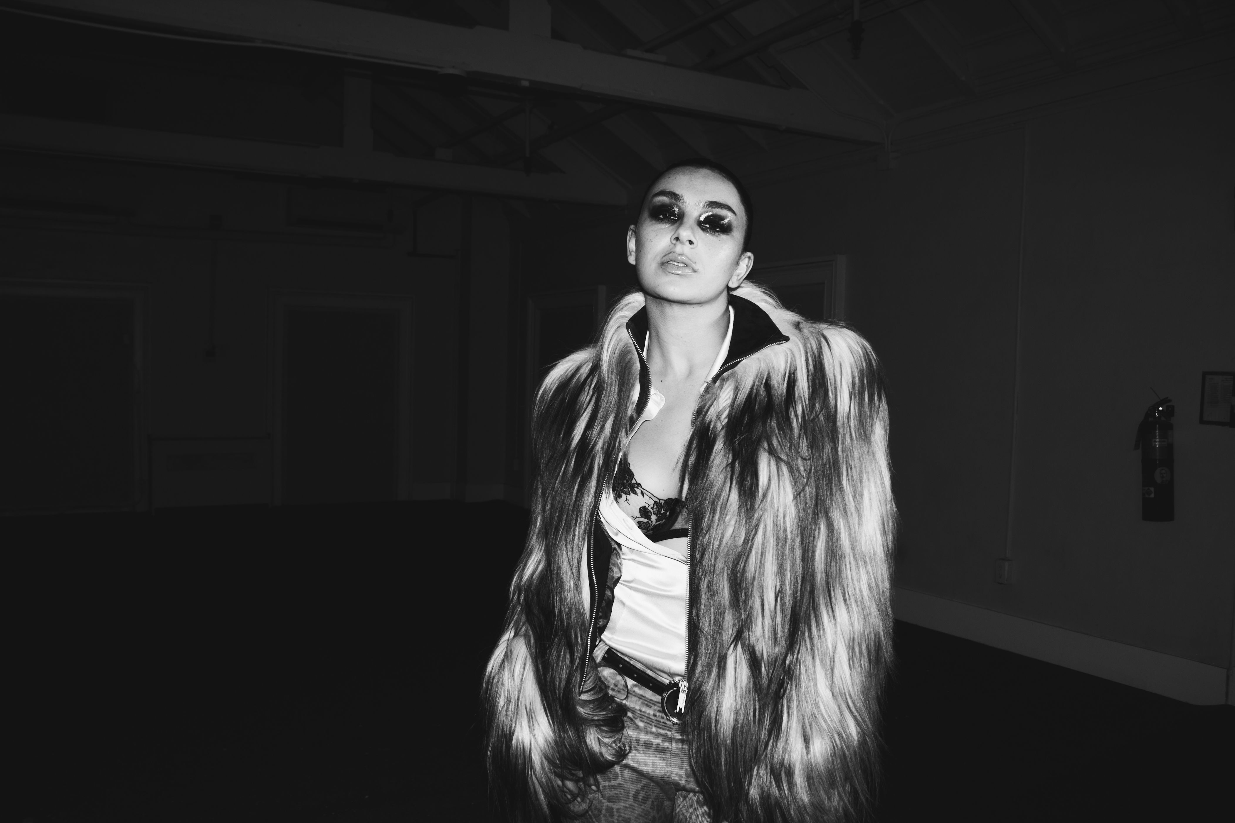 Charli XCX annoncerer album lander til sommer