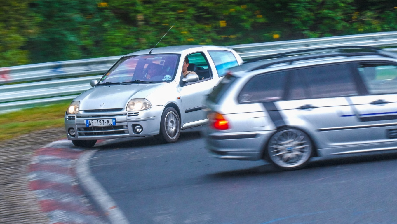 Close calls unfold on the soaked Nordschleife
