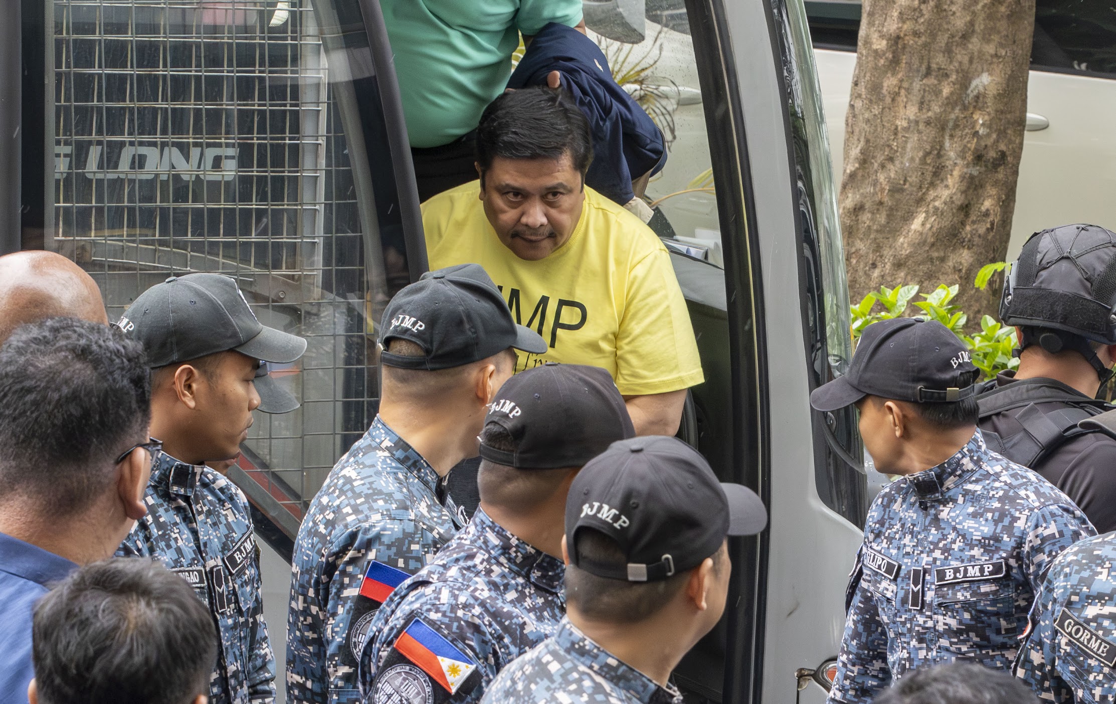 CIDG NCR: No detainee shirt fit Jinggoy Estrada during booking procedure