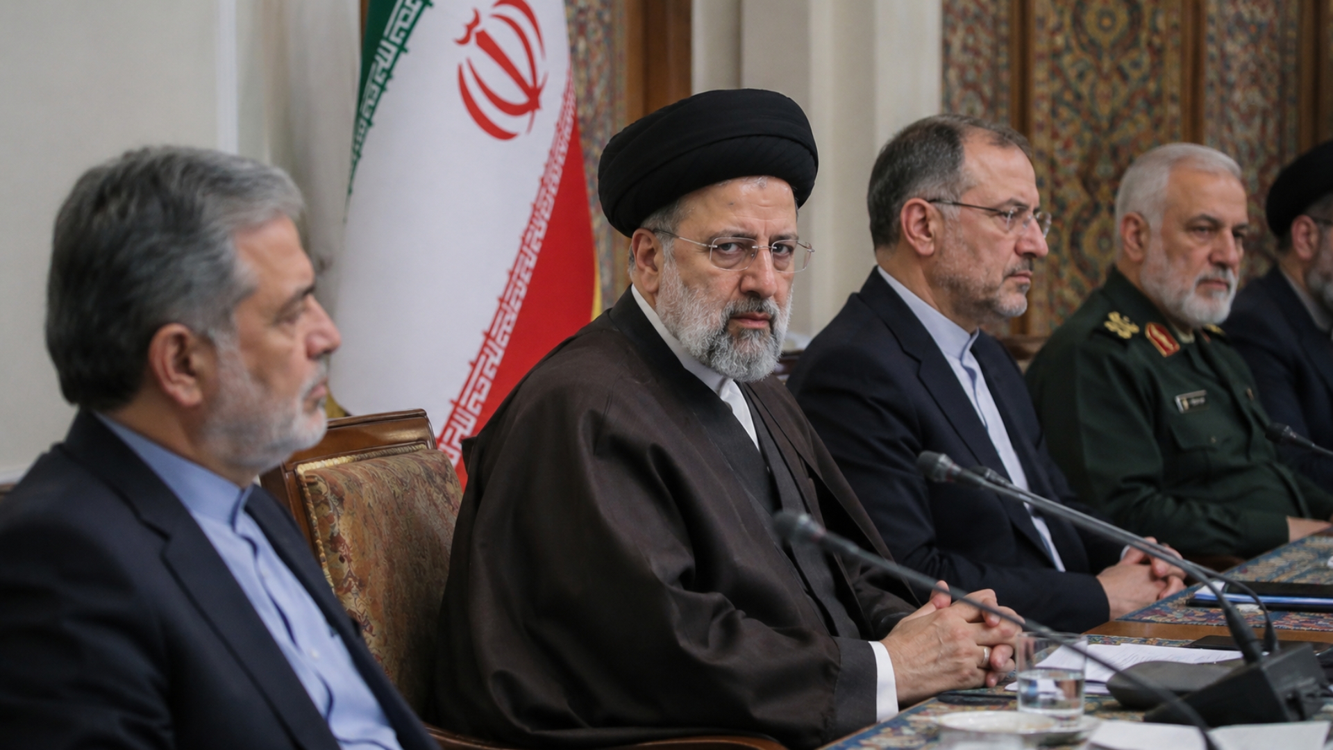 Iran seeks limited US deal to ease economic pressure and buy time
