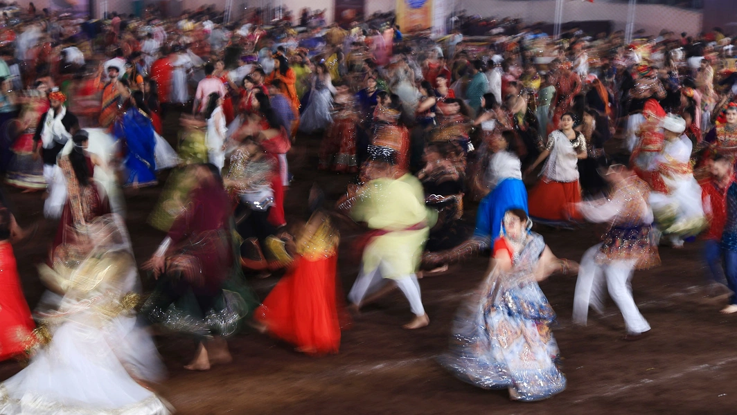 Garba at Great Wall sparks global debate on tourist conduct