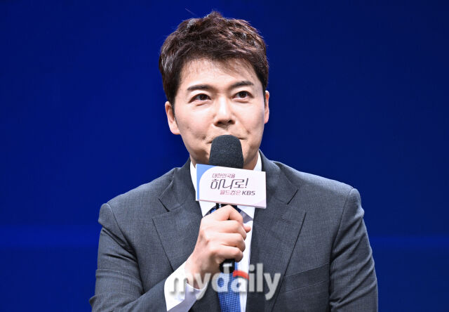 [MD포토] 전현무 월드컵 중계로 예능상 노려요