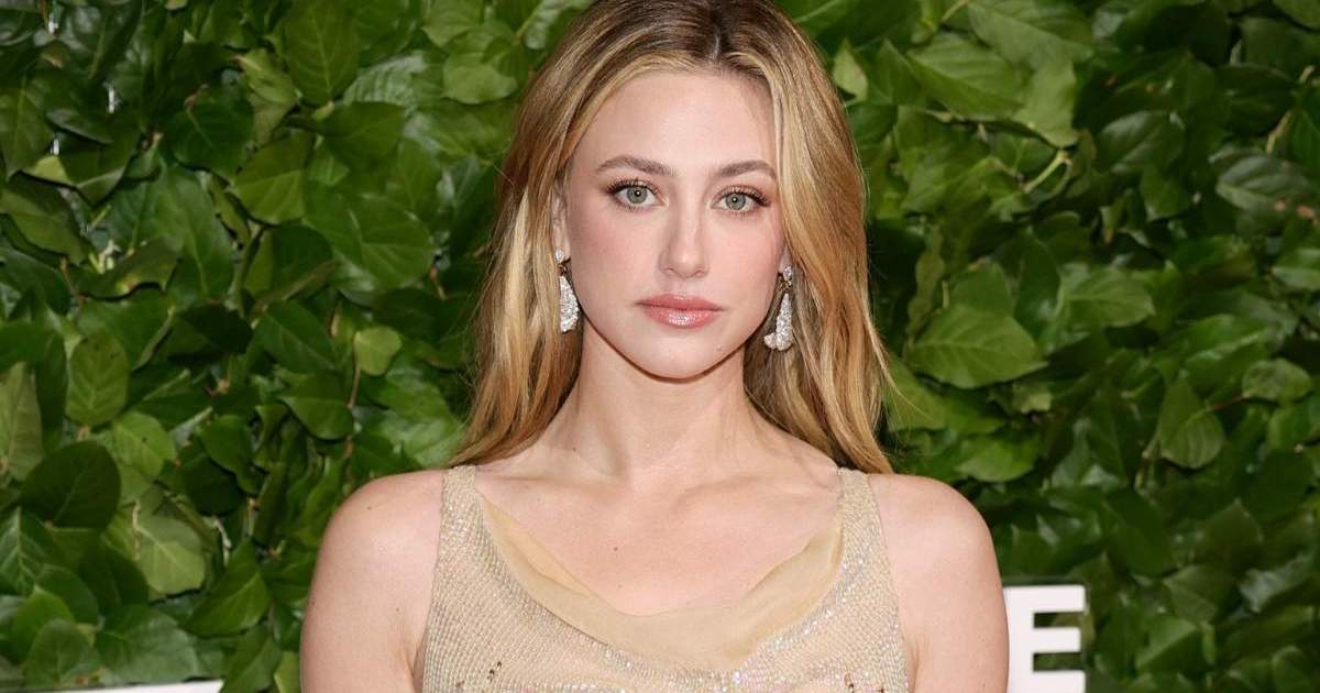 Lili Reinhart's dazzling Valentino gown has not 1 but 2 sky-high slits