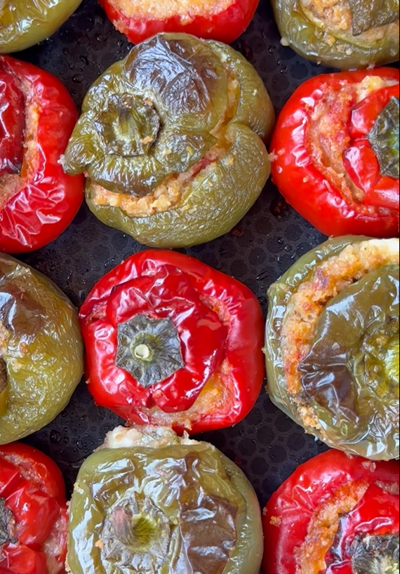 Peperoni ripieni al forno: ricetta italiana tradizionale senza carne