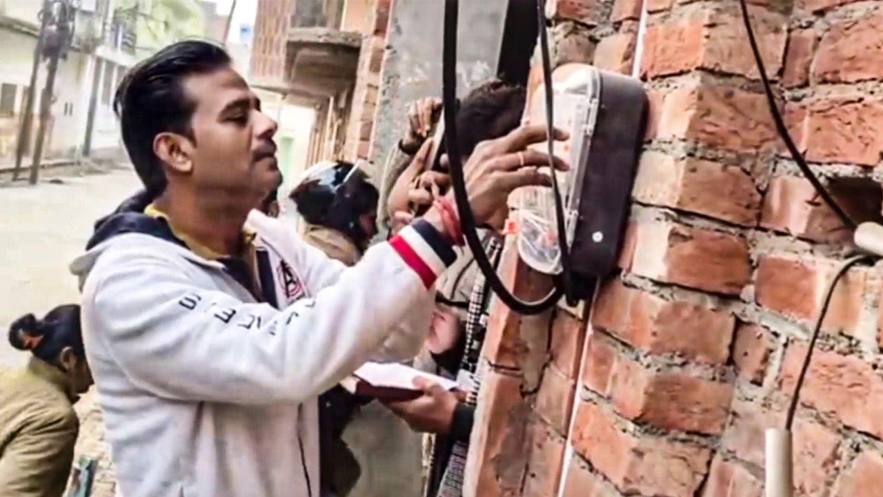 10 per cent extra charge on UP power bills under cloud: What consumers ...