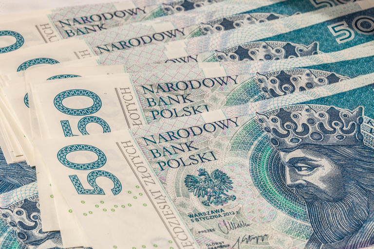 Premia geopolityczna blokuje złotego. Kurs euro o grosz od linii wsparcia
