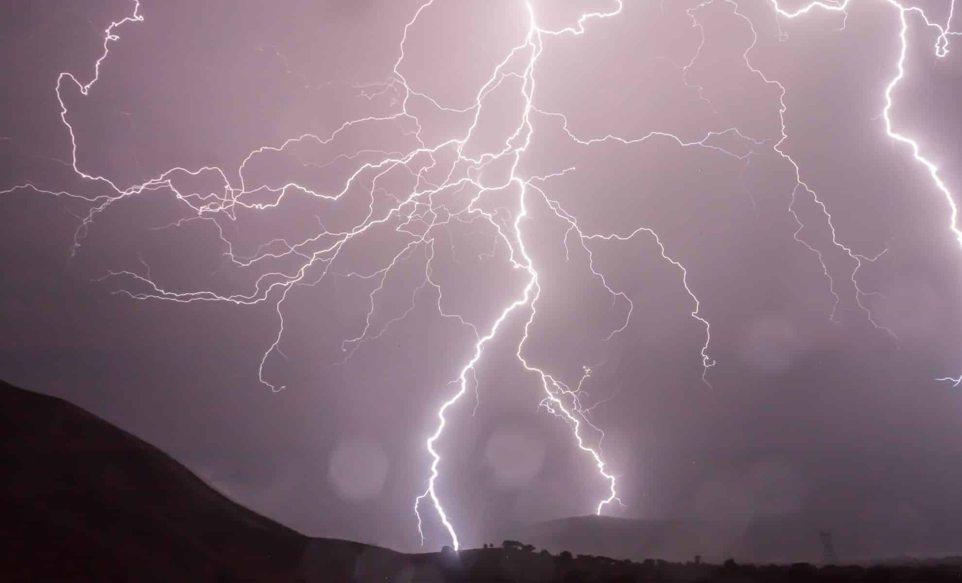 Météo Belgique : fortes pluies et orages attendus ce mardi dans ...