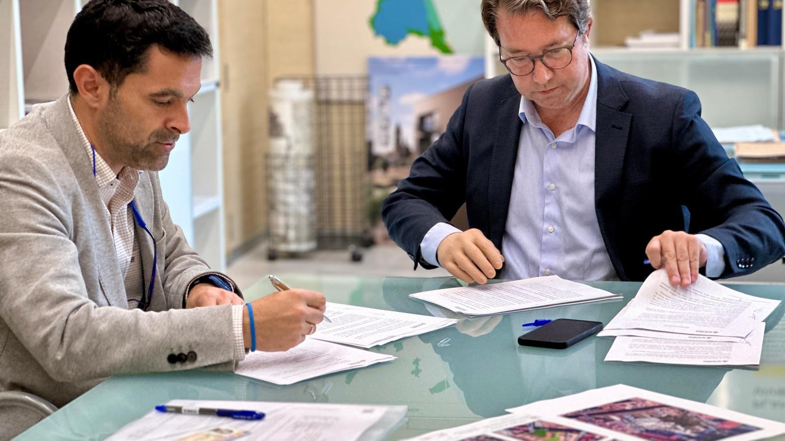Valencia firma el convenio del PAI de Gil Sumbiela, que aportará dos ...