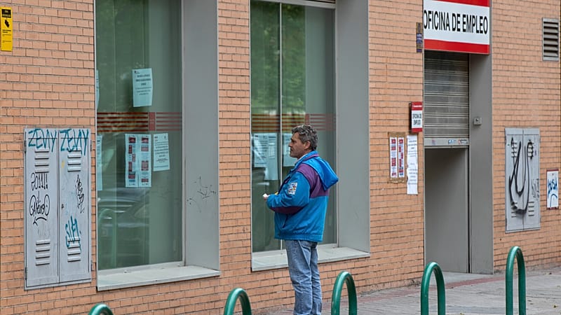 Unemployment falls to lowest since May 2007 as employment hits record ...