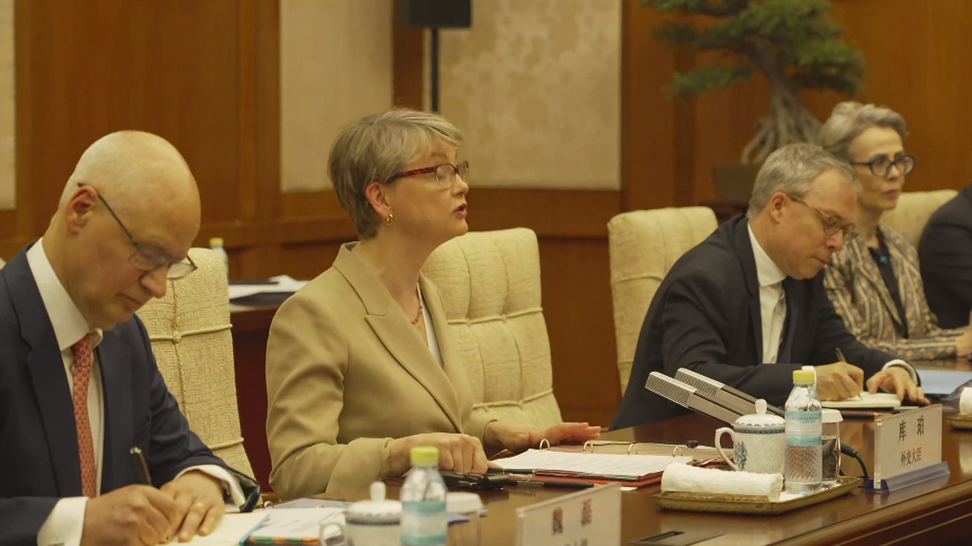 Yvette Cooper meets Chinese foreign minister