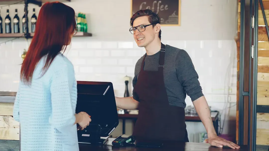 15 everyday things people do that instantly signal a lack of class
