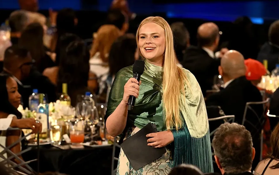 Belle Aykroyd delivers Dan Aykroyd's tribute to Eddie Murphy