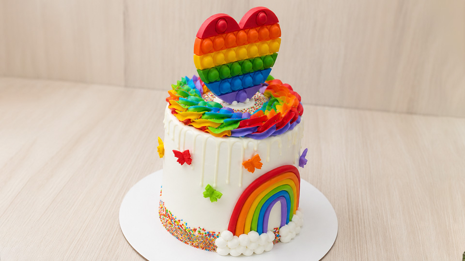 Colorful rainbow cake decorating idea