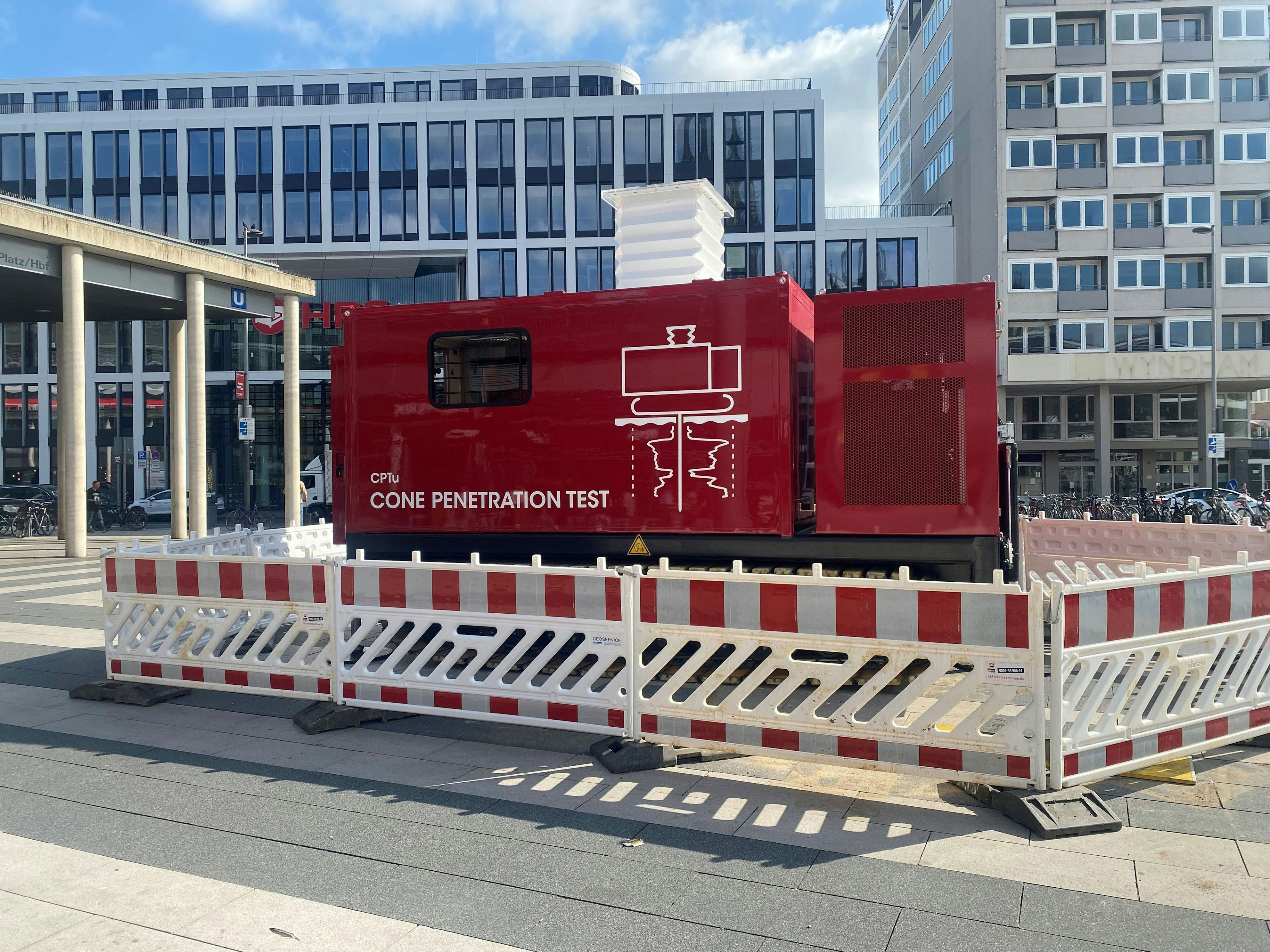 Großprojekt Köln/Hbf: 40 Meter tiefe Bohrung auf Breslauer Platz