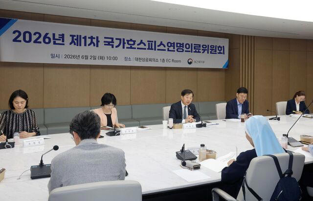 연명의료 중단 결정 앞당긴다… '임종기 → 말기' 논의 본격화