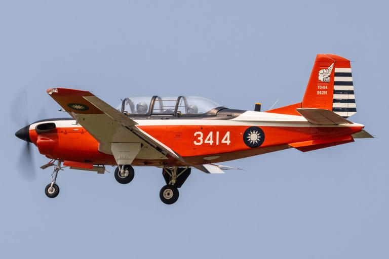 2 Taiwan air force pilots die in T-34C crash, spurring probe and debate ...