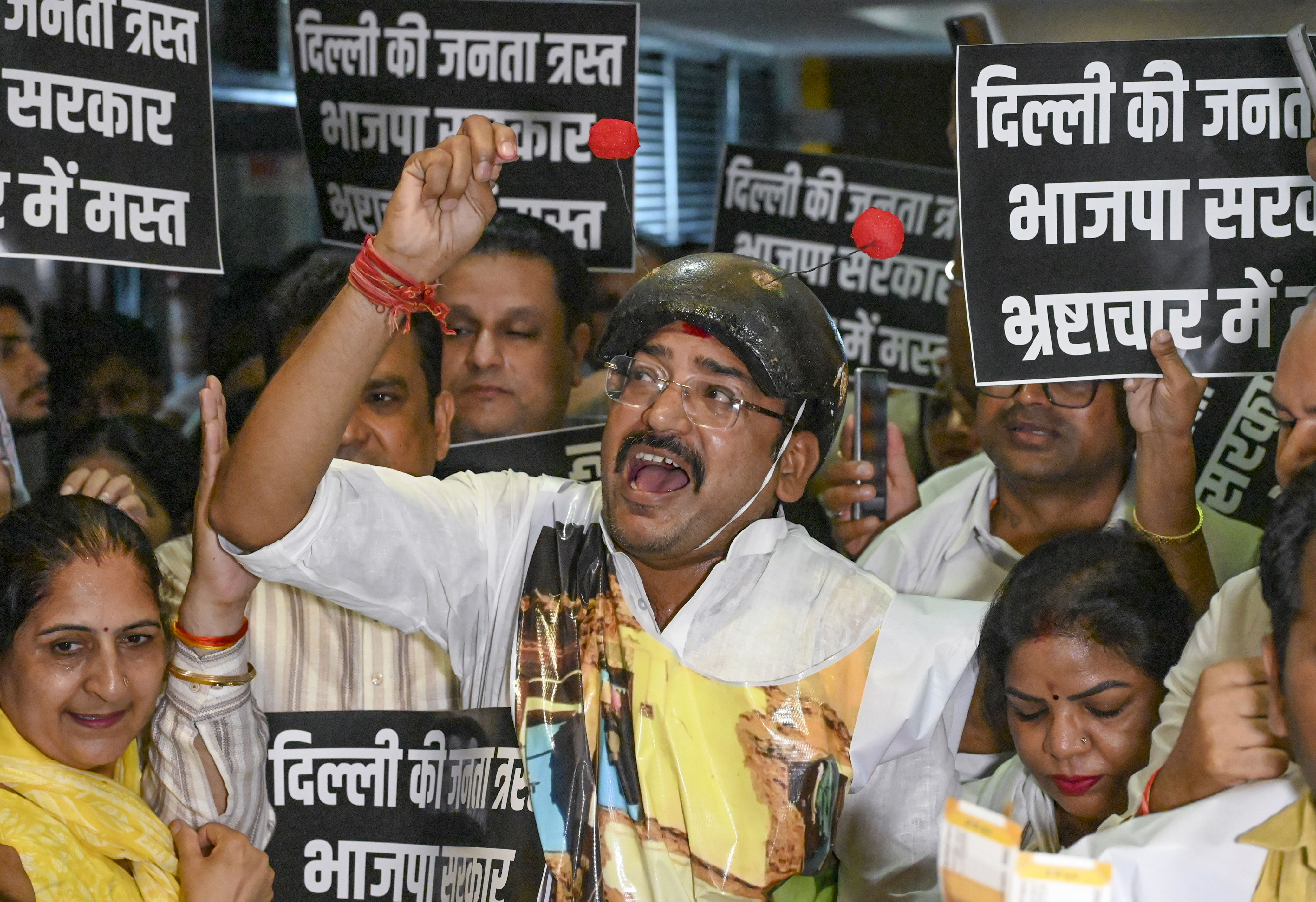 Saket building collapse: AAP councillors protest outside MCD ...