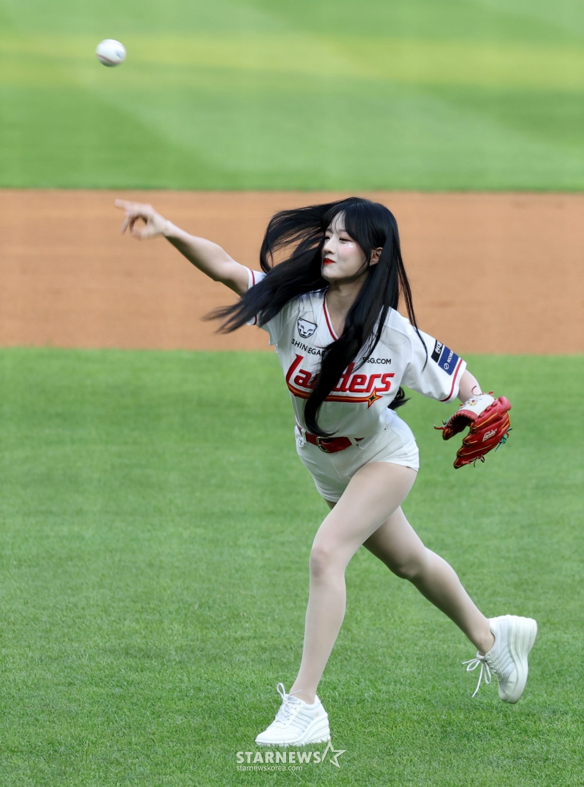 [포토] 랜더스치어리더 정설아 시구에 이지원은 시타