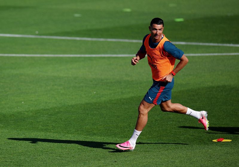 Soccer-Ronaldo heads for sixth World Cup with unfinished business