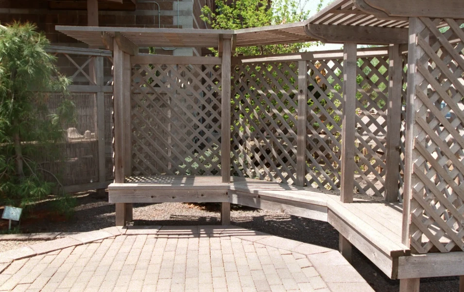 Smart privacy fence ideas for stylish yards