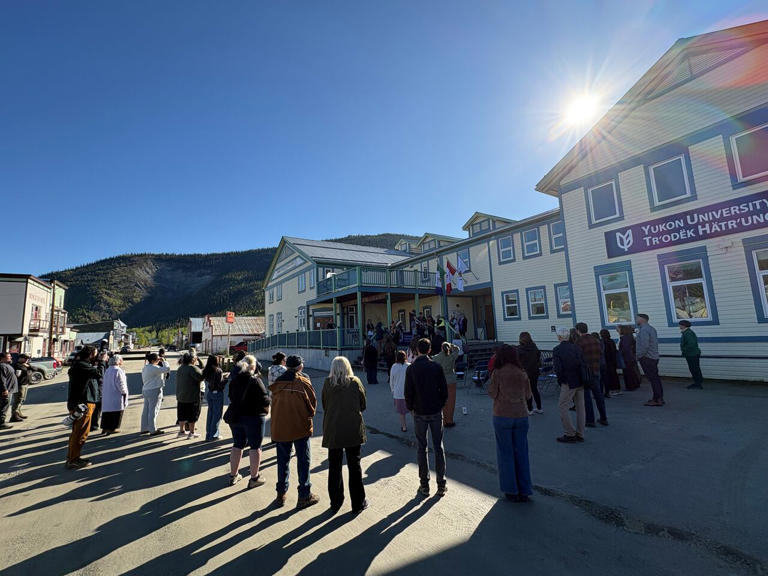 Trʼondëk Hwëchʼin, Yukon University sign agreement to co-design ...