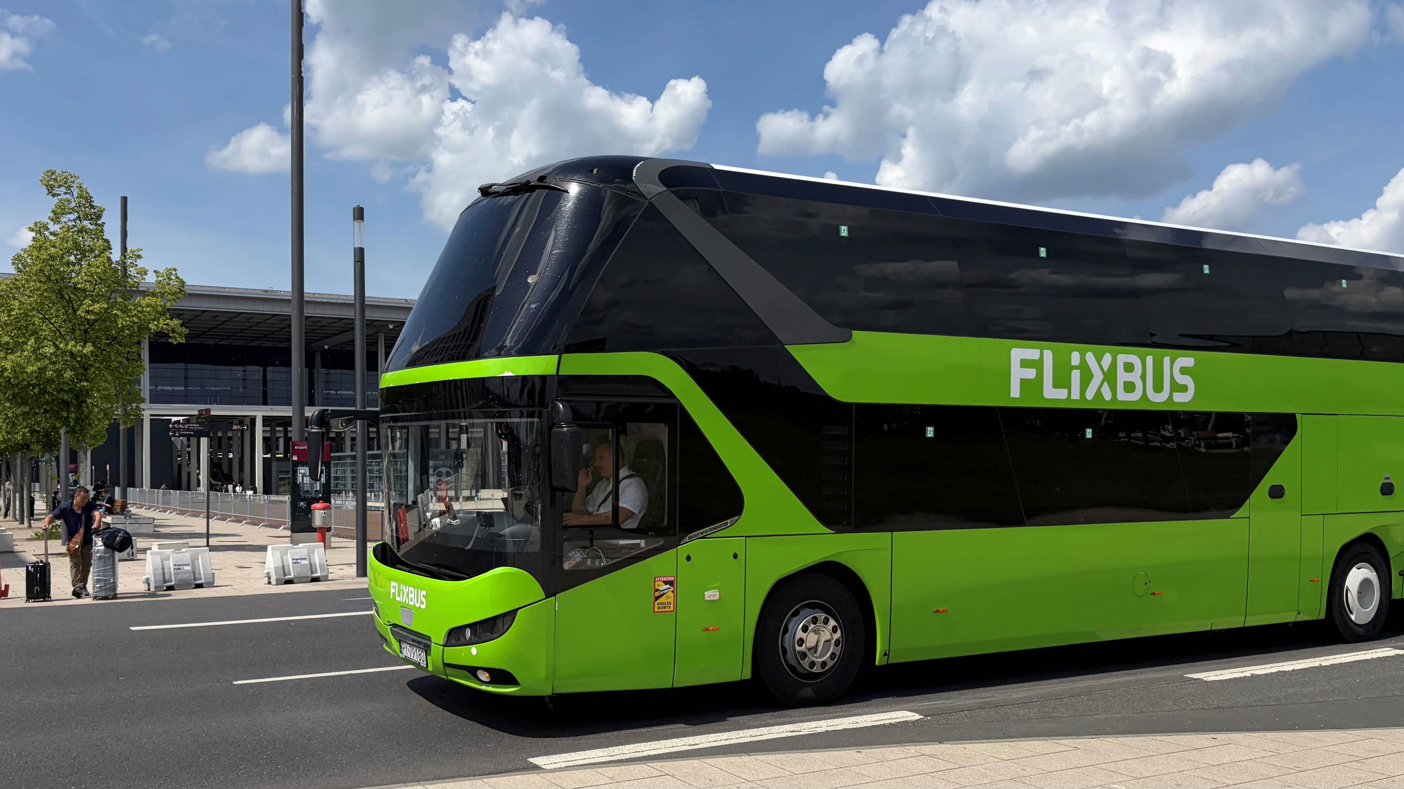 Flixbus am Flughafen BER: 155 Busse am Tag, schneller aus Sachsen zum ...