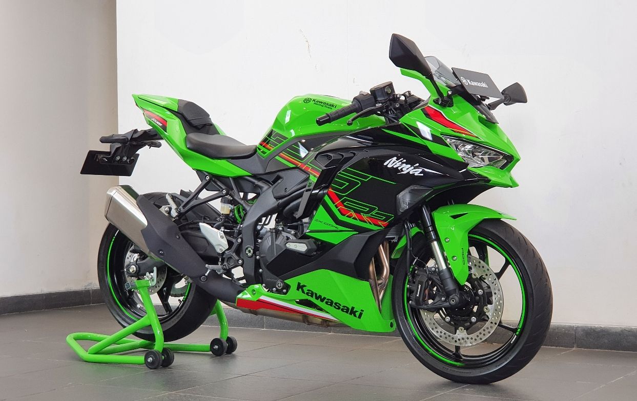 Kawasaki Ninja ZX-25RR tahun 2026: Sekarang dijual segini