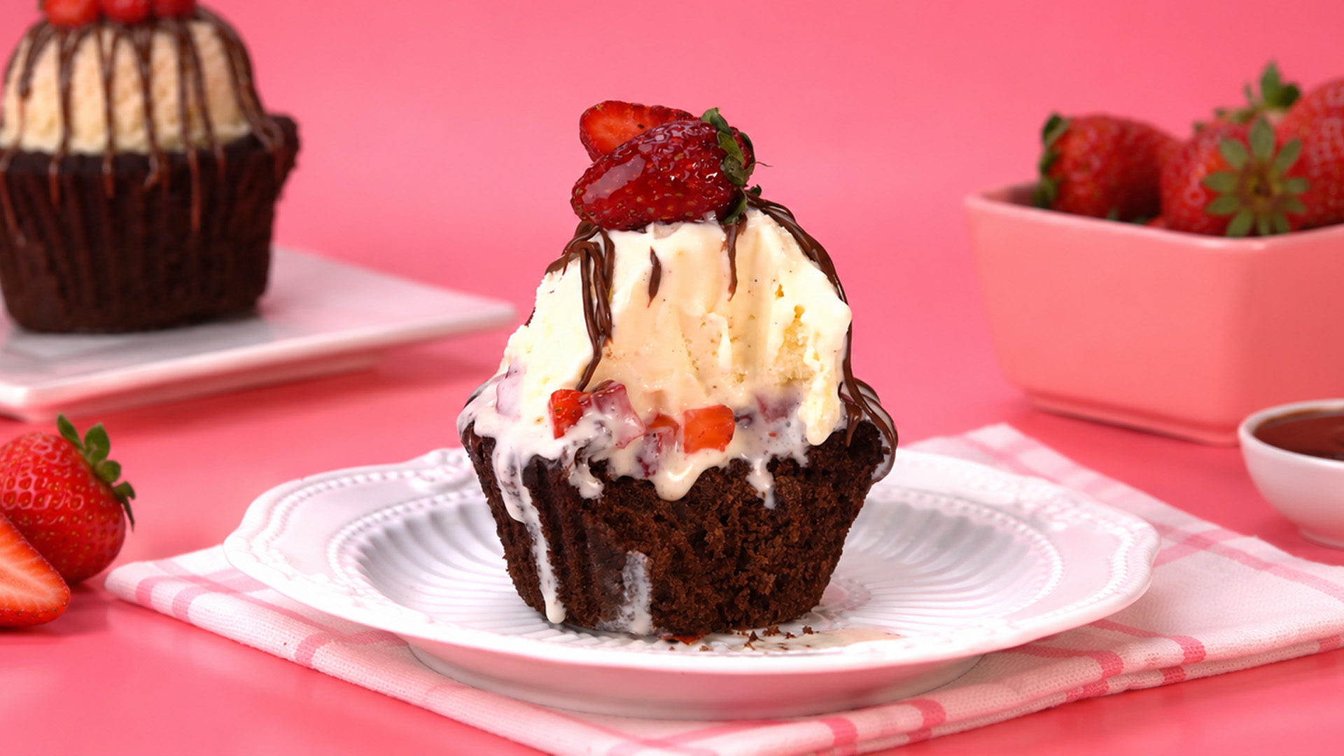 Best hacks for beautiful chocolate cake designs