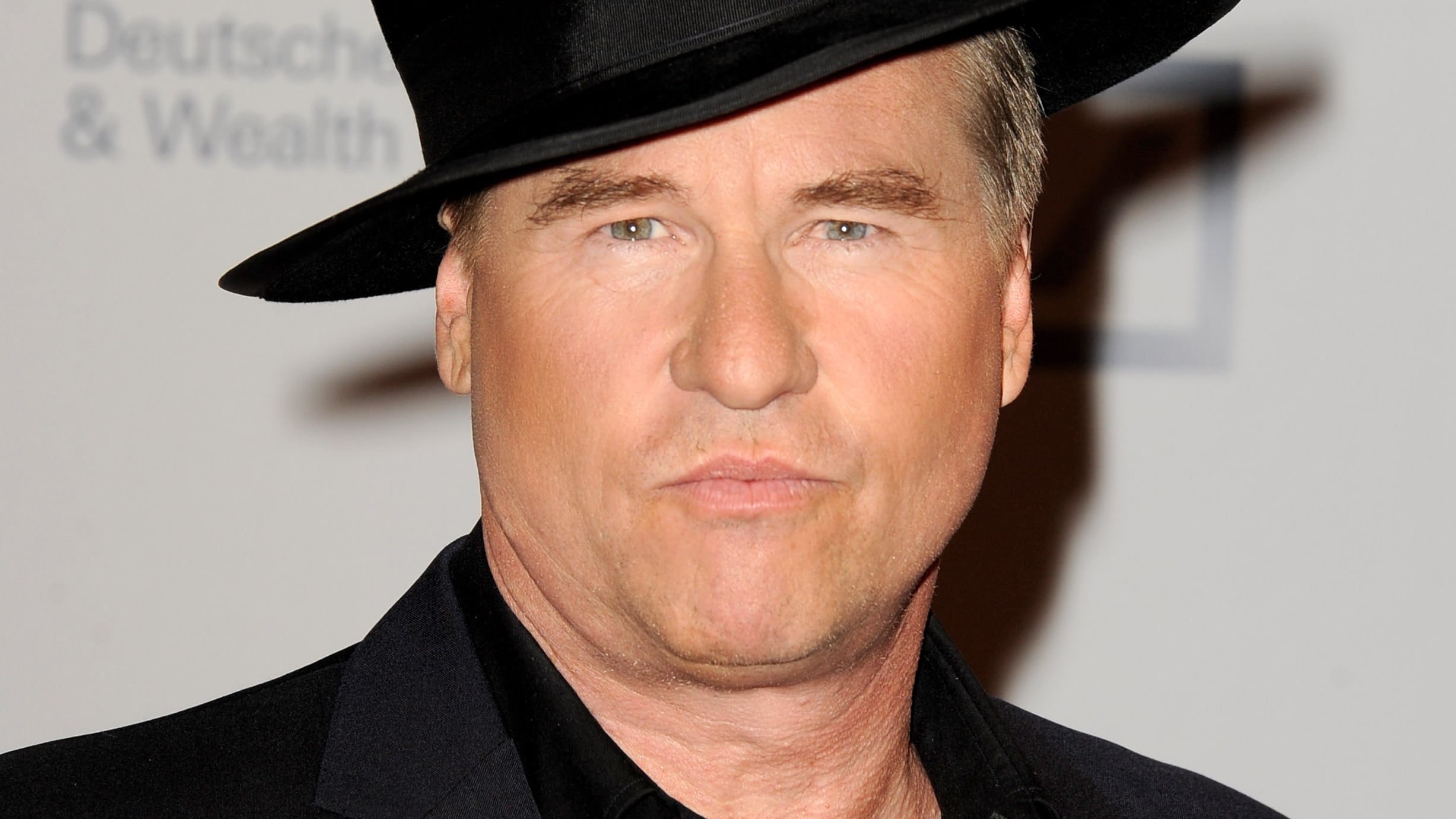 Director criticizes Val Kilmer in deleted social media post