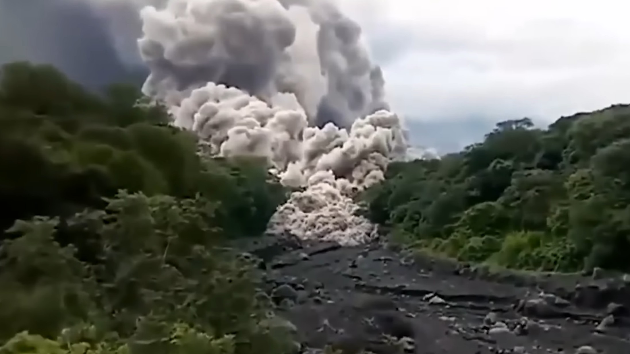 A volcano near Seattle could unleash a 100-foot wall of mud