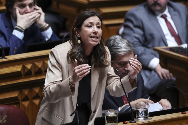 IL acusa Chega de "número mediático" após acordo com PSD sobre revisão ...