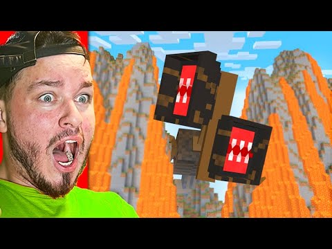 I scared my friend with Siren Head in Minecraft